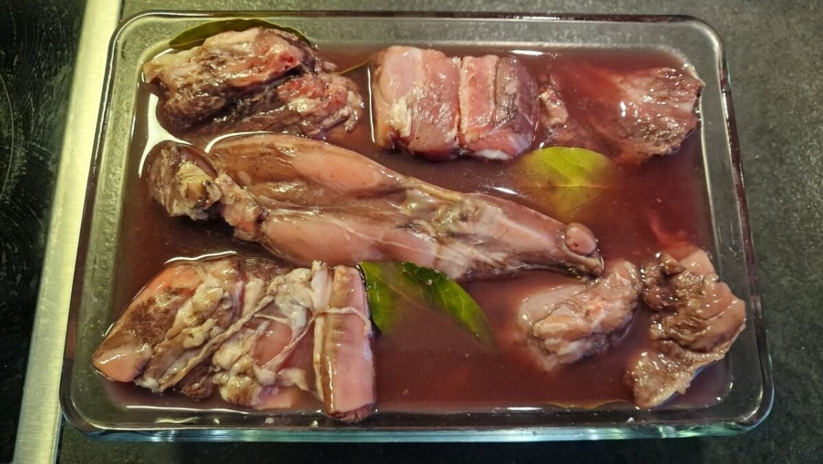 Maltese Rabbit (Stuffat tal-Fenek) - Schnitzel in a Wok