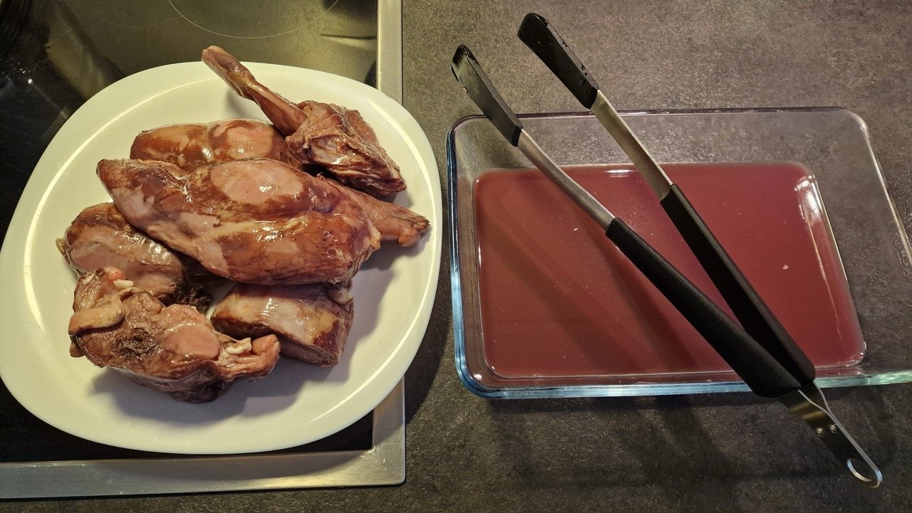 Maltese Rabbit (Stuffat tal-Fenek) - Schnitzel in a Wok