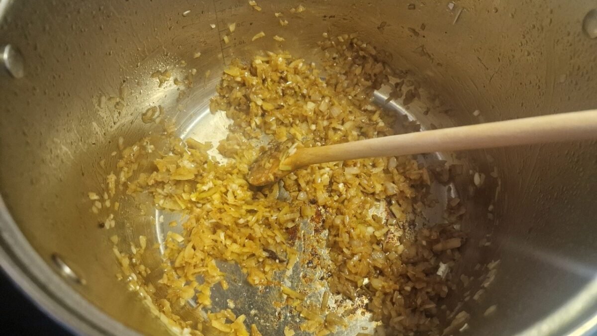 Maltese Rabbit (Stuffat tal-Fenek) - Schnitzel in a Wok